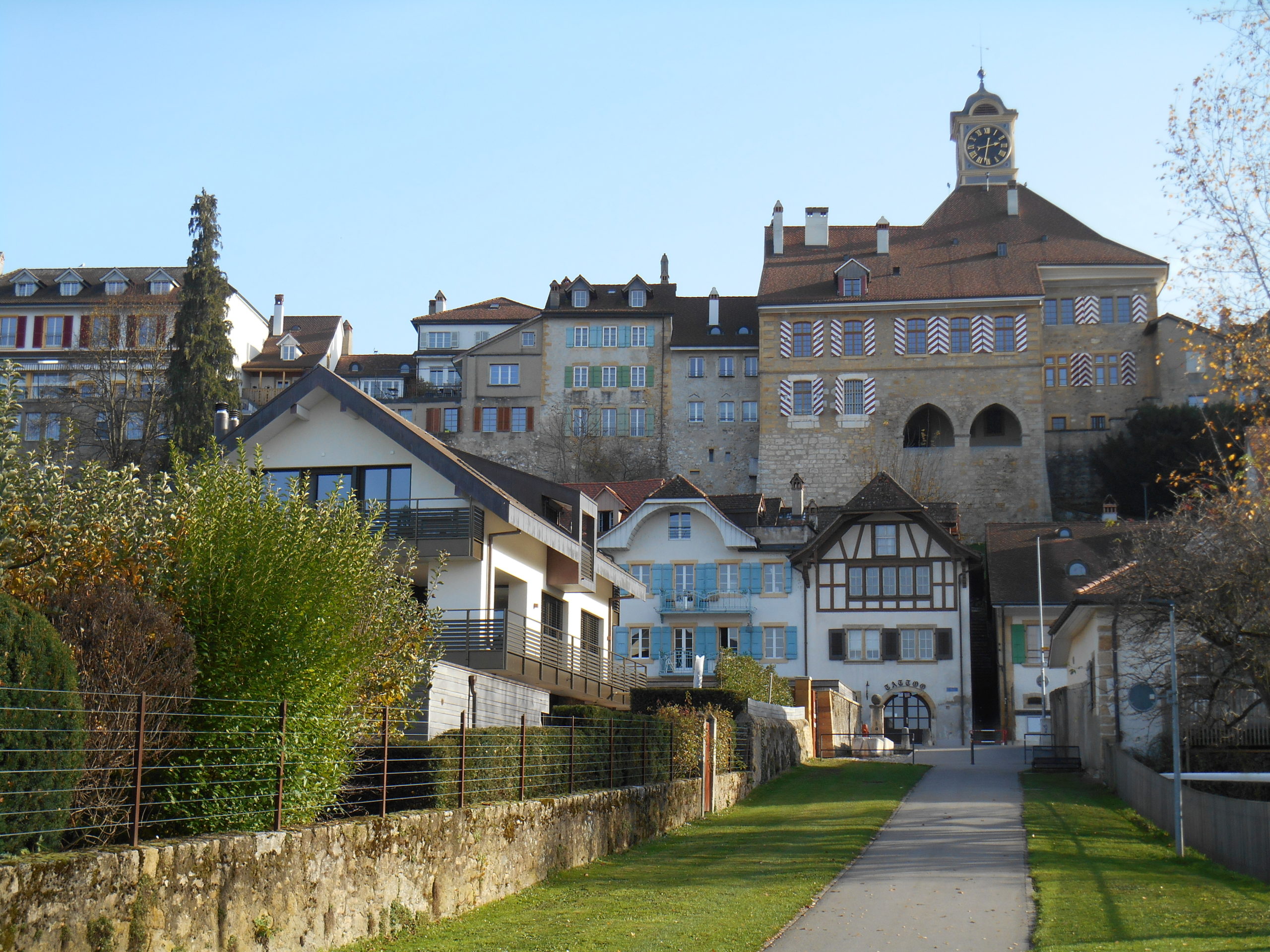 Morat, entre ville médiévale et paysage lacustre - À travers les étoiles